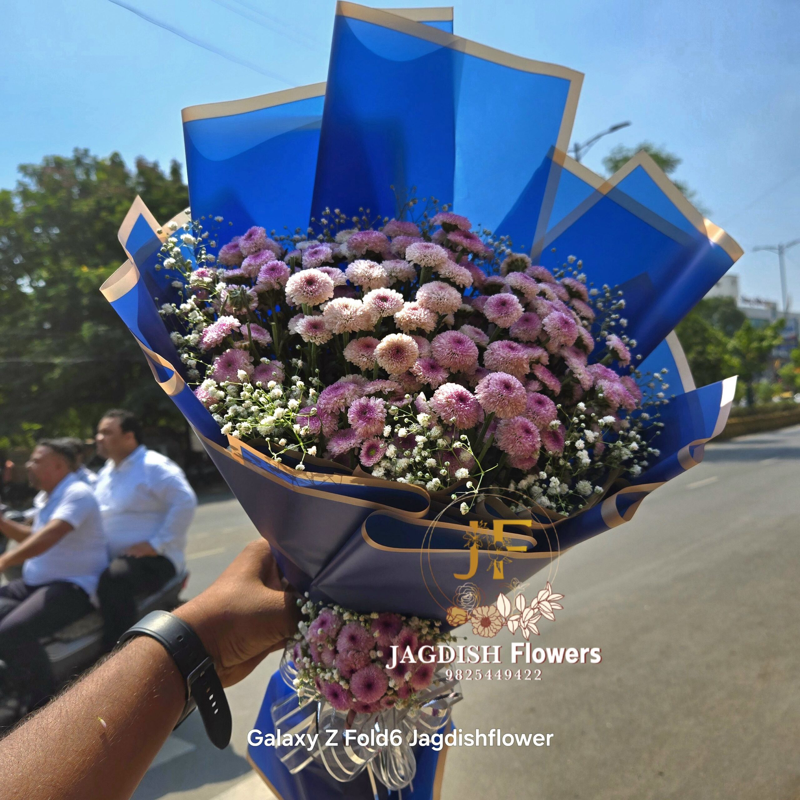 Pink sevanti with gypso bunch bouque – Jagdish Flowers Since 1990